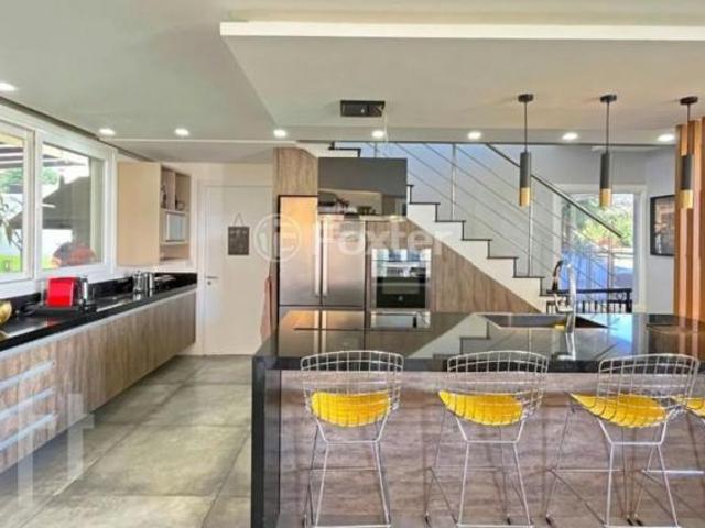 Casa em Condomínio, 3 dormitórios, 278 m², em Hípica