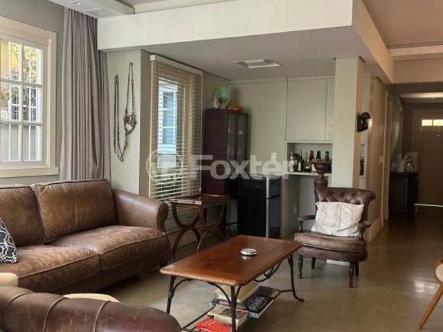 Casa em Condomínio, 3 dormitórios, 284.8 m², em Vila Jardim