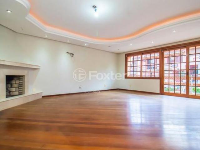 Casa em Condomínio, 3 dormitórios, 285 m², em Menino Deus
