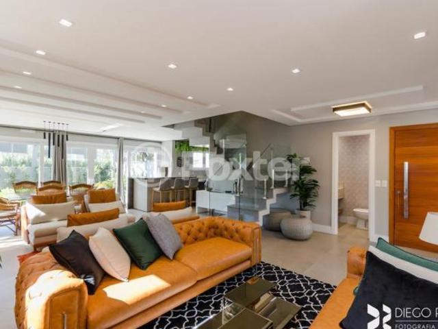 Casa em Condomínio, 3 dormitórios, 300 m², em Pedra Redonda