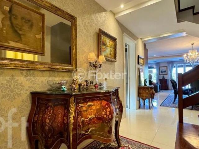 Casa em Condomínio, 3 dormitórios, 329.69 m², em Três Figueiras