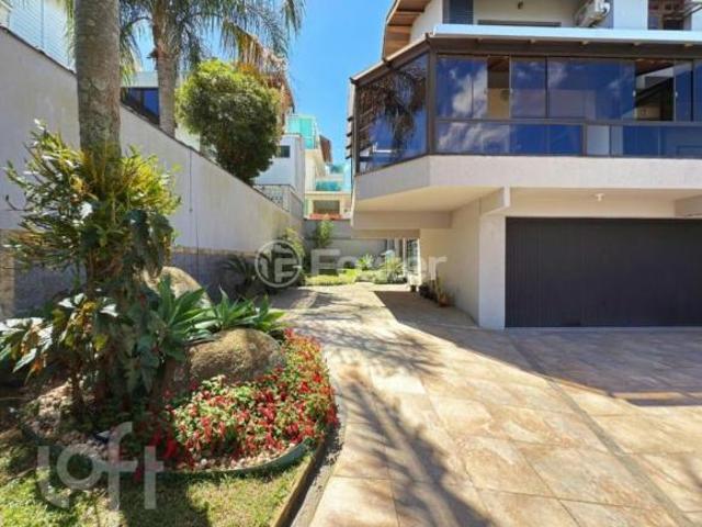 Casa em Condomínio, 3 dormitórios, 330 m², em Nonoai