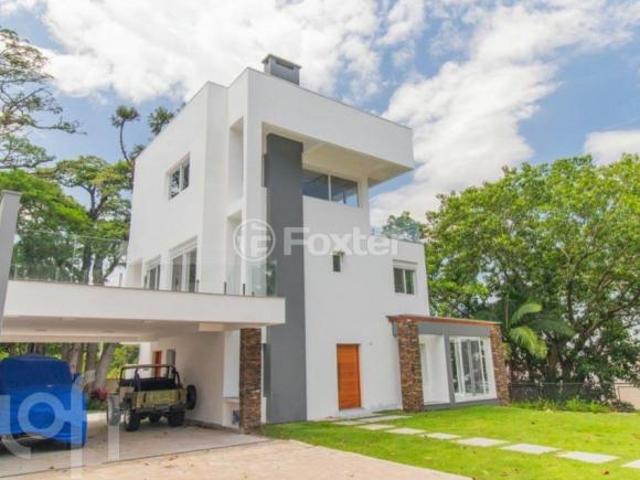 Casa em Condomínio, 3 dormitórios, 335.76 m², em Pedra Redonda