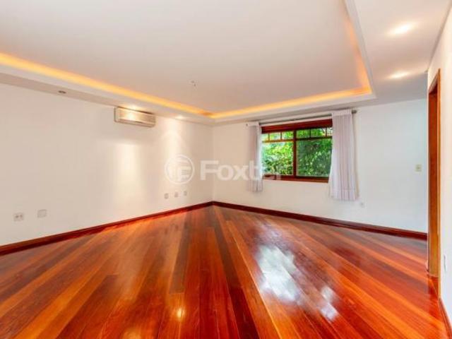 Casa em Condomínio, 3 dormitórios, 340.62 m², em Jardim Isabel