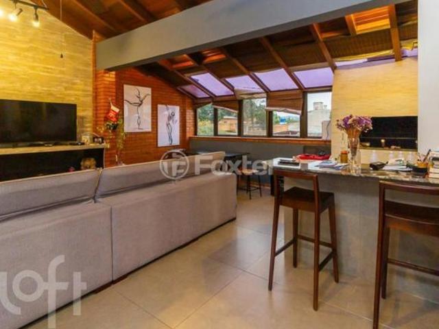 Casa em Condomínio, 3 dormitórios, 365 m², em Cristal