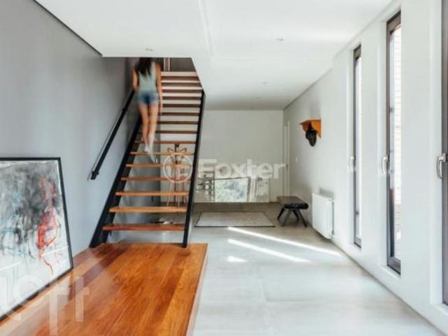 Casa em Condomínio, 3 dormitórios, 380 m², em Linha 40