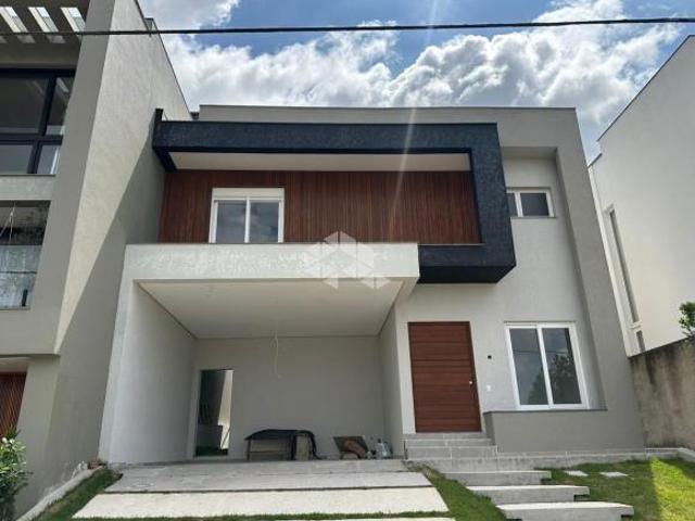 Casa em condomínio 3 dormitórios, todos suítes, com garagem coberta e pátio