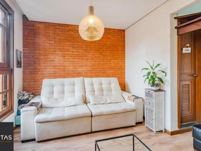 Casa em condomínio 3 dormitórios e sótão bairro Cristal