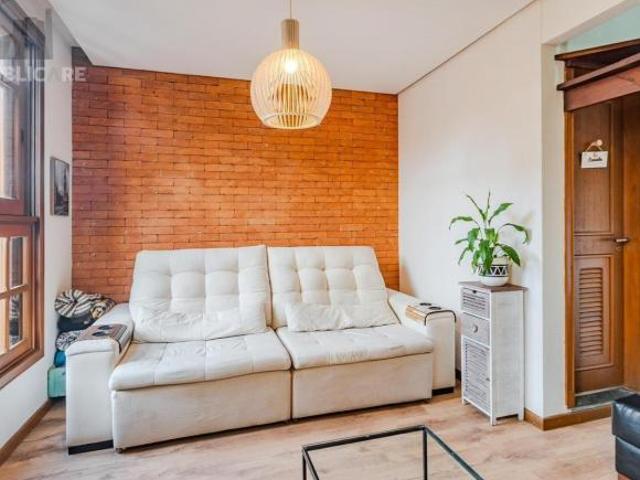 Casa em condomínio 3 dormitórios e sótão bairro Cristal