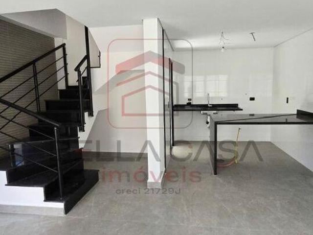 CASA EM CONDOMÍNIO 3 DORMITÓRIOS E 2 VAGAS V.PRUDENTE