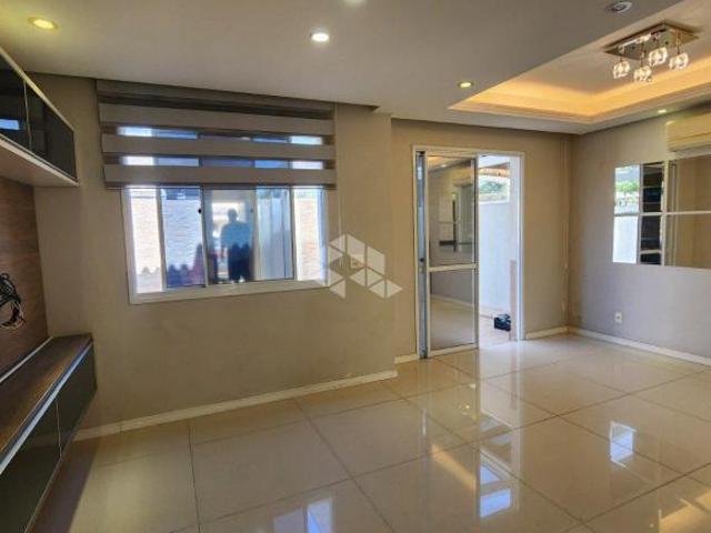 Casa em condominio 3 dormitorios, sótão, pátio e 2 vagas com pergolado