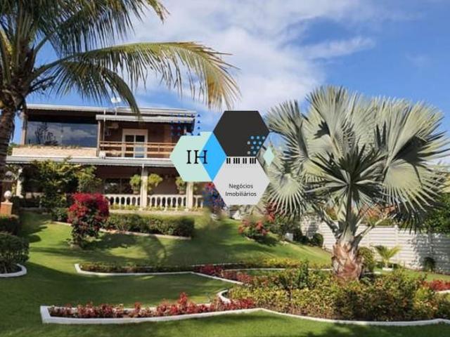 Casa em Condomínio 3 dorms, 1suíte, 6 vagas, 530m² á venda no Cafezal VI, Oportunidade!