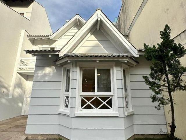 CASA EM CONDOMINIO 3 dorms. 2 vagas 161,06 m² SARANDI