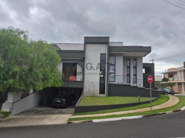 Casa em Condomínio: 3 Quartos, 3 Suítes, 2 Salas Votorantim SP, Parque Esplanada 268m², 4 Vagas