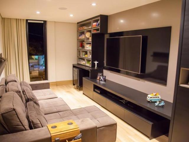 Casa em Condomínio: 3 quartos, 3 suítes, 3 salas, 4 banheiros, 4 vagas em Jardim Residencial Chácara