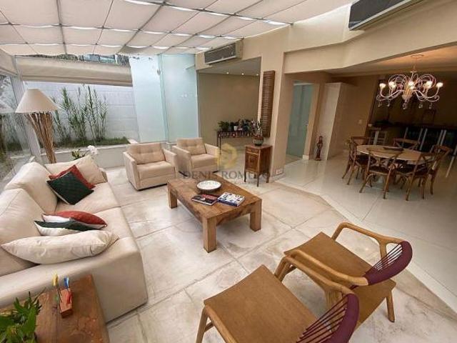 Casa em Condomínio 3 quartos 3 suítes 560m², Horto Florestal