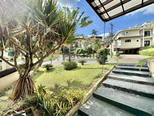 Casa em condomínio 3 Quarta 3 suítes, amplo salão inferior pode ser um apto hóspedes