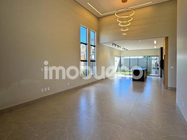 Casa em condomínio, 3 suítes, 181m², lote de esquina
