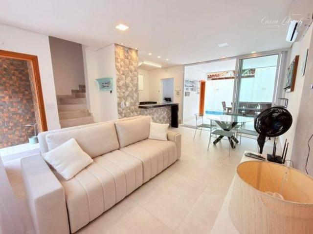 Casa em condomínio – 3 suítes, churrasqueira e piscina privativa