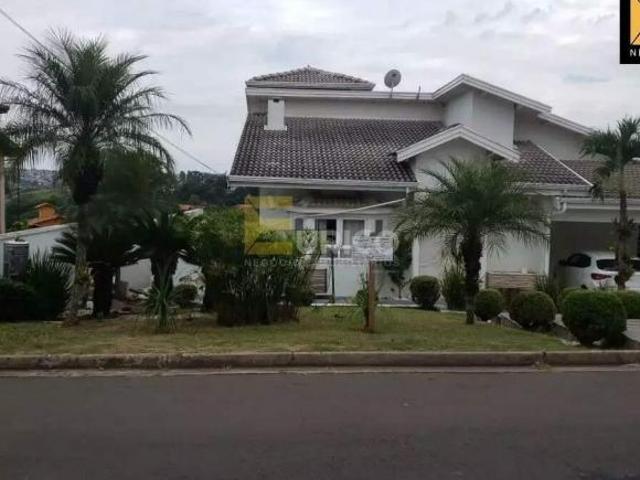 Casa em Condomínio 3 Suítes em Vinhedo/SP | 4 Vagas, Piscina e Lazer Completo