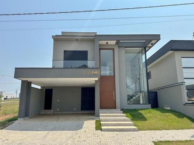 Casa em Condomínio 3 suítes Quintal com Piscina