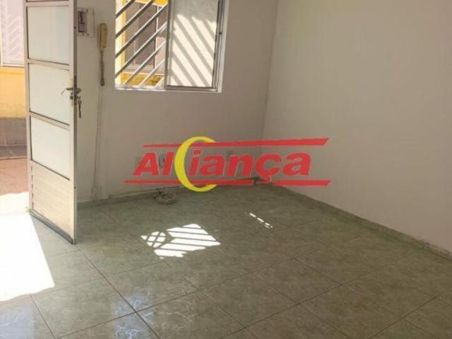 Casa em condominio 02 dormitórios, próximo ao shopping Bonsucesso