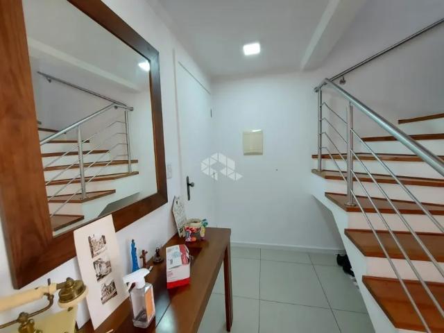 Casa em Condomínio 03 dormitórios 01 suíte e 02 vagas Tristeza