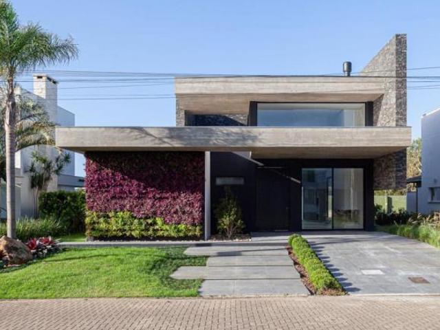 Casa em Condomínio 03 Dormitórios Bairro Itapeva