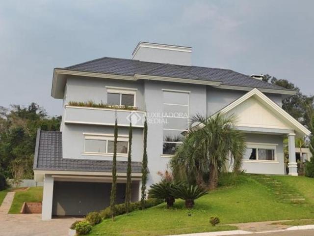 CASA EM CONDOMINIO 03 SUÍTES LAJEADO/RS