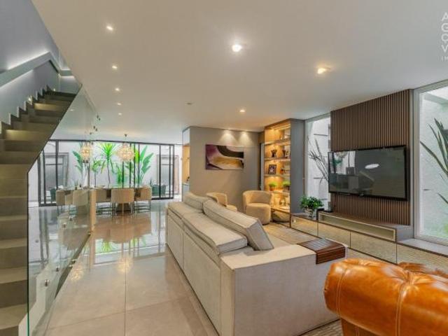 Casa em Condomínio, 03 Suítes, 04 Vagas, Espaço Gourmet, Uberaba, Curitiba