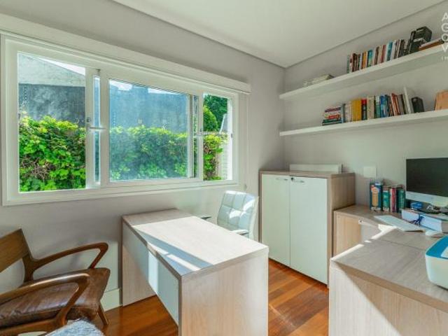 Casa em Condomínio, 03 Suítes, 02 Vagas, Santo Inácio, Curitiba