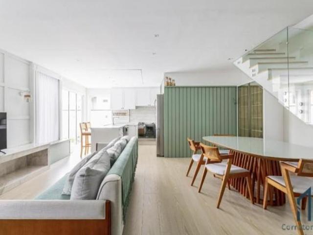 Casa em Condomínio, 03 quartos c/suíte, Ático c/área Gourmet, no Santa Cândida em Curitiba PR