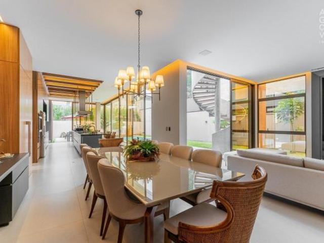 Casa em Condomínio, 04 Suítes, 04 Vagas, Santa Felicidade, Curitiba