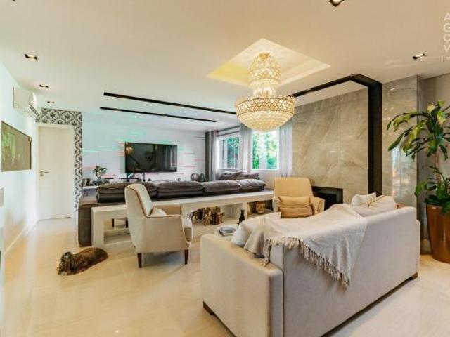 Casa em Condomínio, 04 Suítes, 05 Vagas, Piscina Privativa, Boa Vista, Curitiba