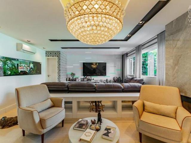 Casa em Condomínio, 04 Suítes, 05 Vagas, Piscina Privativa, Santa Cândida, Curitiba
