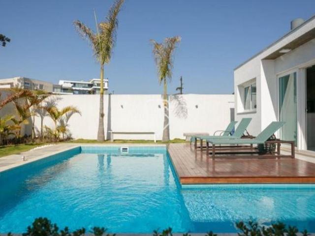 Casa em condomínio, 04 Quartos, 4 Vagas, Piscina aquecida, Campo Comprido, Curitiba
