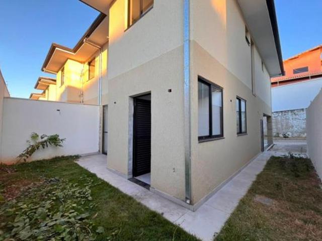 Casa em condomínio | 04 quartos| suíte | 02 vagas