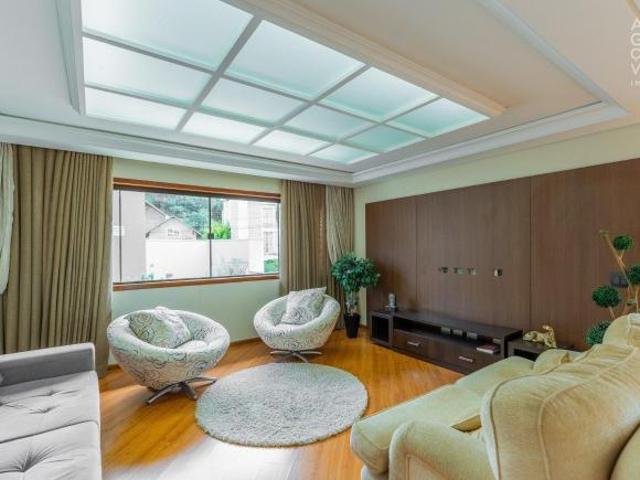 Casa em Condomínio, 05 Quartos, 04 Vagas, Uberaba, Curitiba