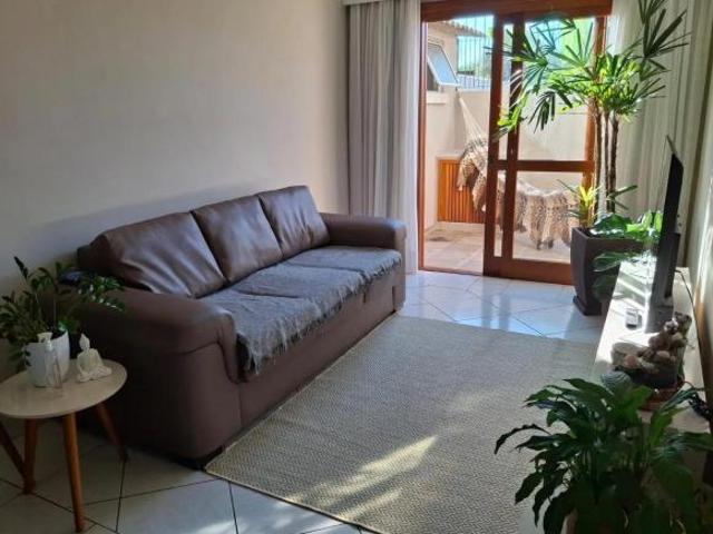 Casa em condomínio fechado, 104m² privativos, 2 quartos, 1 vaga, bairro Camaquã