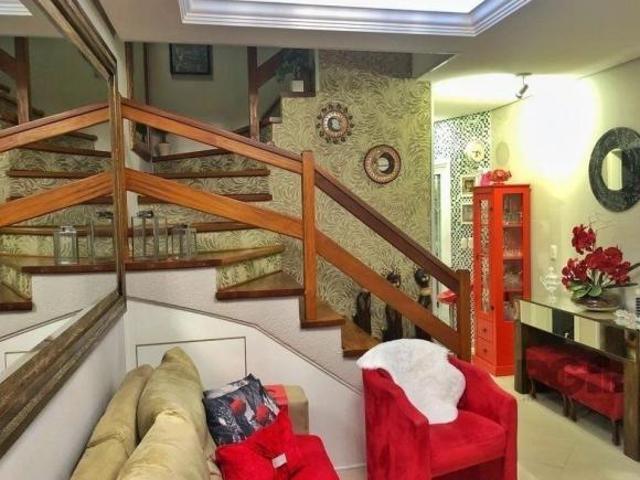 Casa em condomínio 114m² 3 dormitórios, 1 suíte e 2 vagas no bairro Sarandi