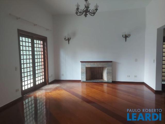 Casa Em Condomínio