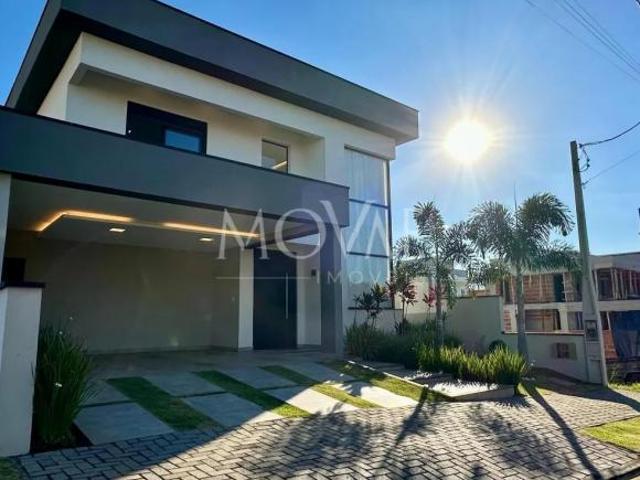 Casa em condomínio 202m² Ruda
