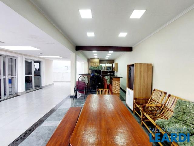 Casa Em Condomínio