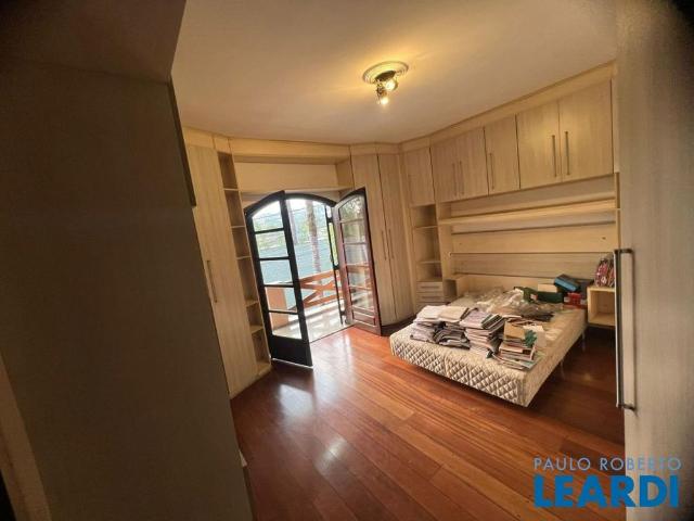 Casa Em Condomínio
