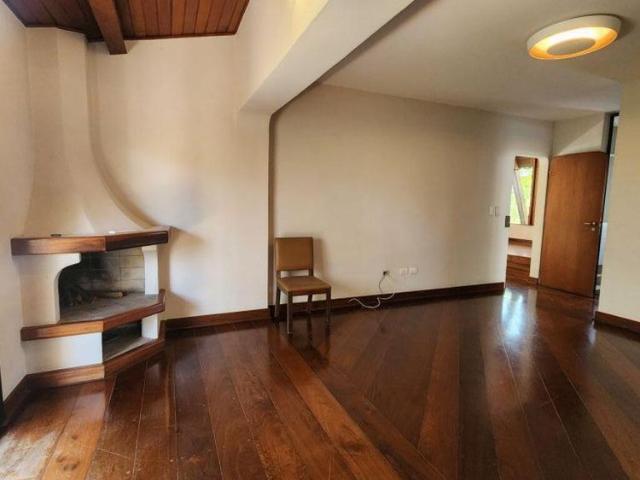 Casa Em Condomínio