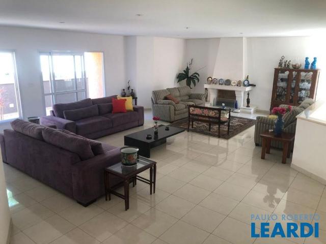 Casa Em Condomínio