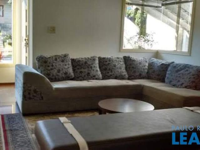 Casa Em Condomínio