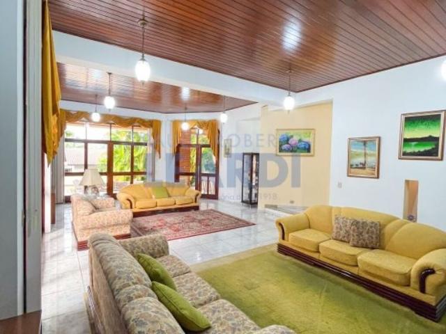 Casa Em Condomínio