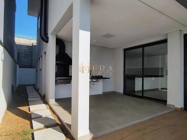 Casa em Condomínio 260m², 3 suítes Campos de Medeiros