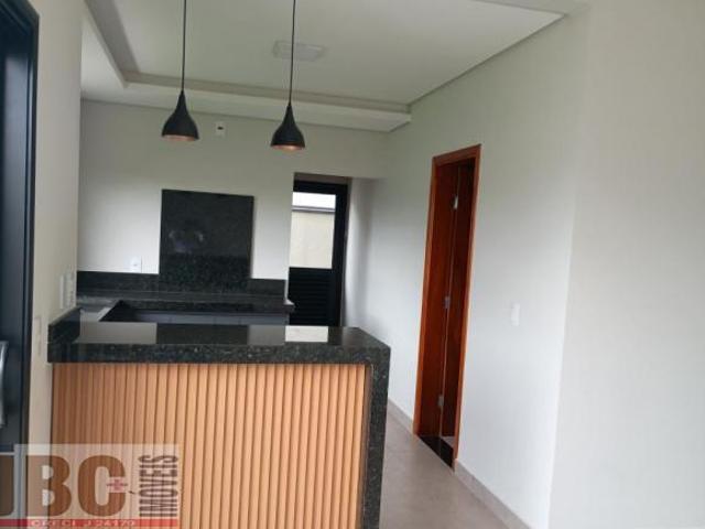 Casa em Condomínio, 260m² e Amplo Quintal, Parque Olívio Franceschini